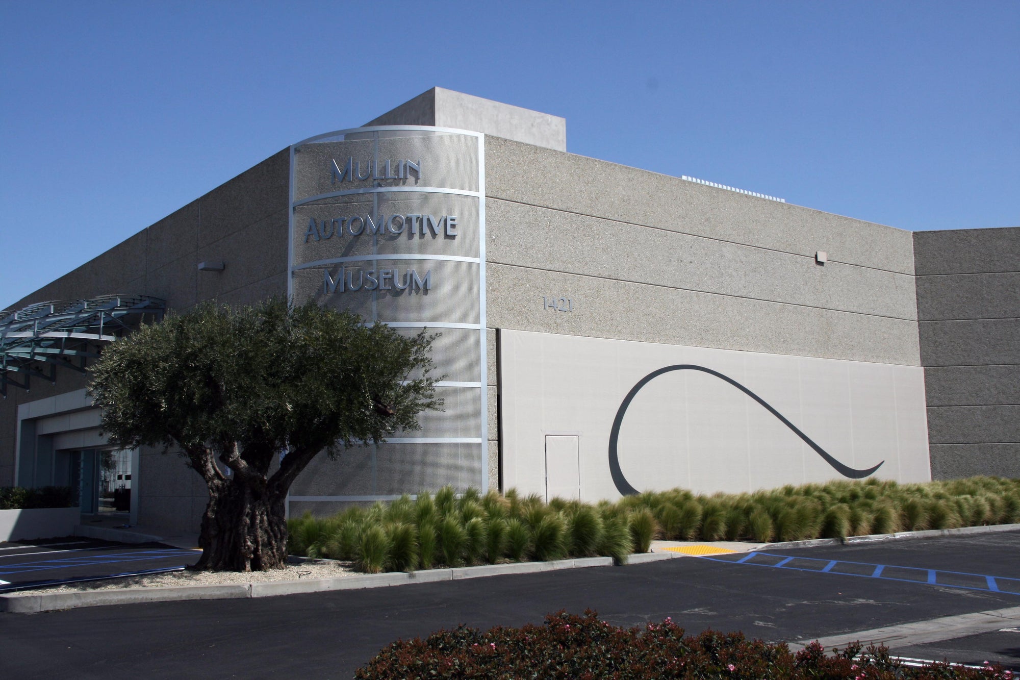 French curves, fine lines at Mullin Automotive Museum - Old Cars Weekly