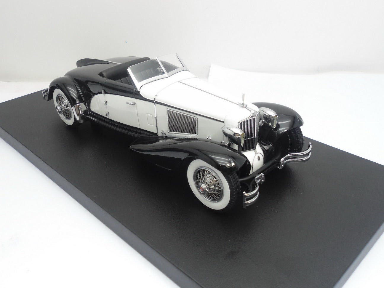 Automodello reveals prototype model of Brooks Stevens' Cord L-29