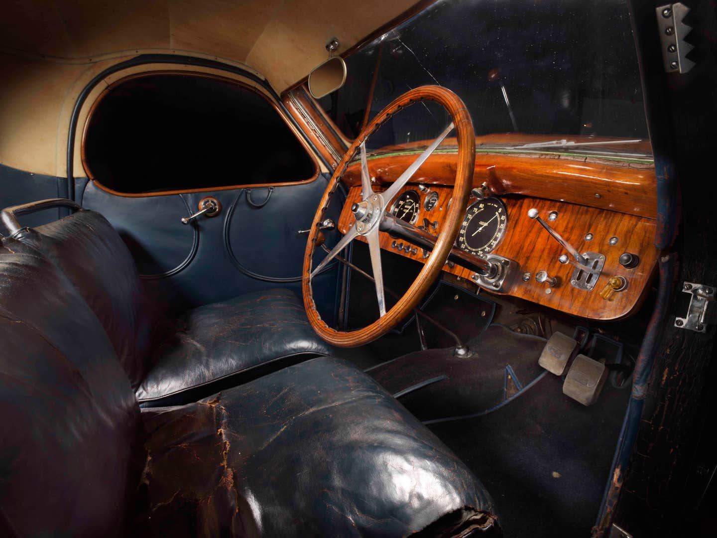 bugatti atlantic interior